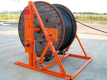 LANCIER CABLE GmbH: Drum lifting, storing and coiling